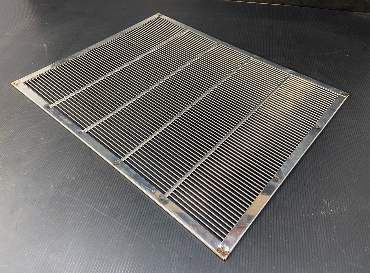 Queen Excluder - Metal 10F